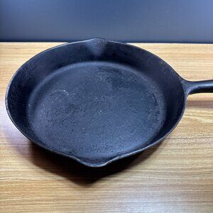 GSW | Kitchen | Vintage 1 Gsw Cast Iron Fry Pan Skillet No9 Double ...